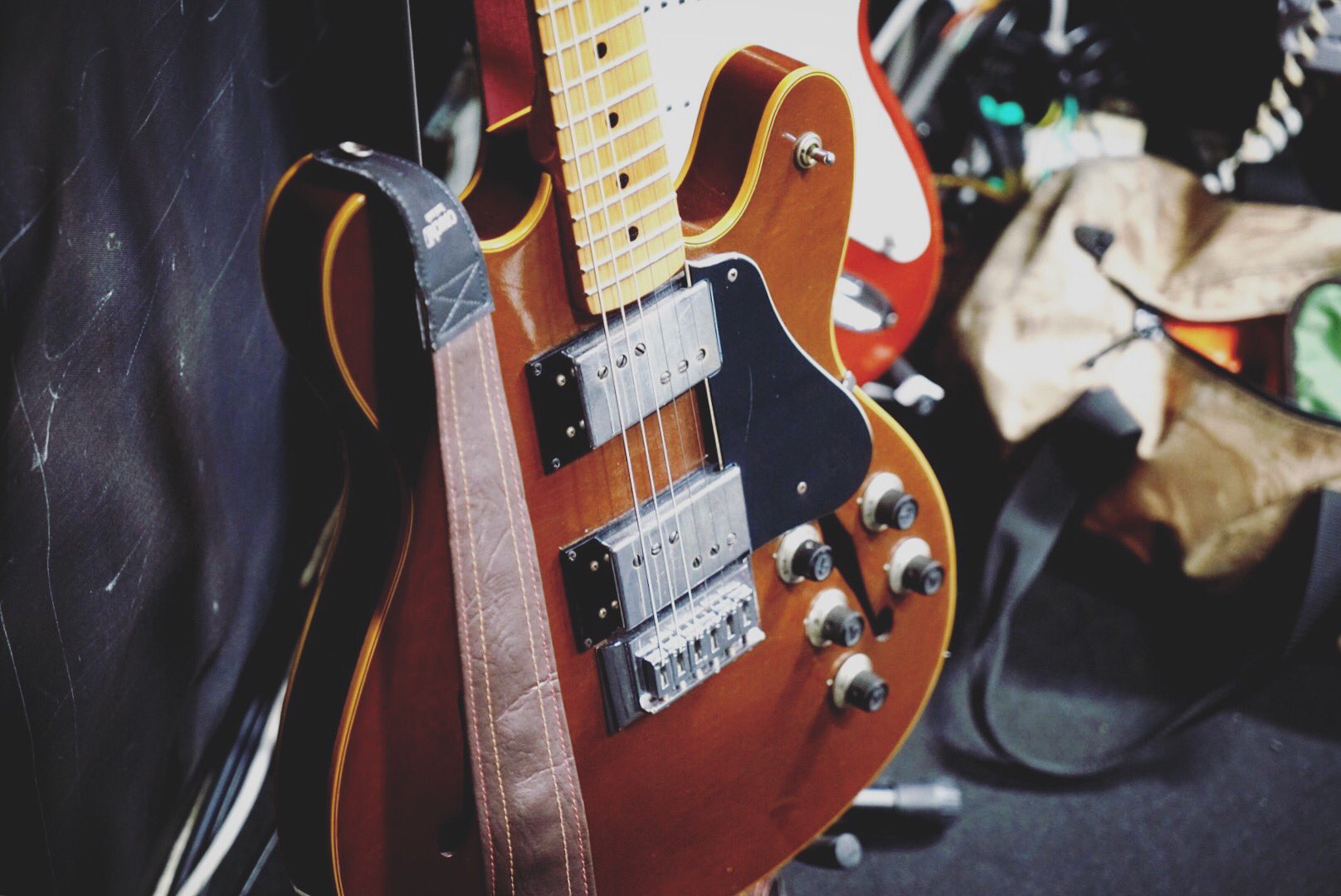 wowakaの使用機材 – ギター、エフェクター、マイクなど【ヒトリエ】 | 機材図鑑